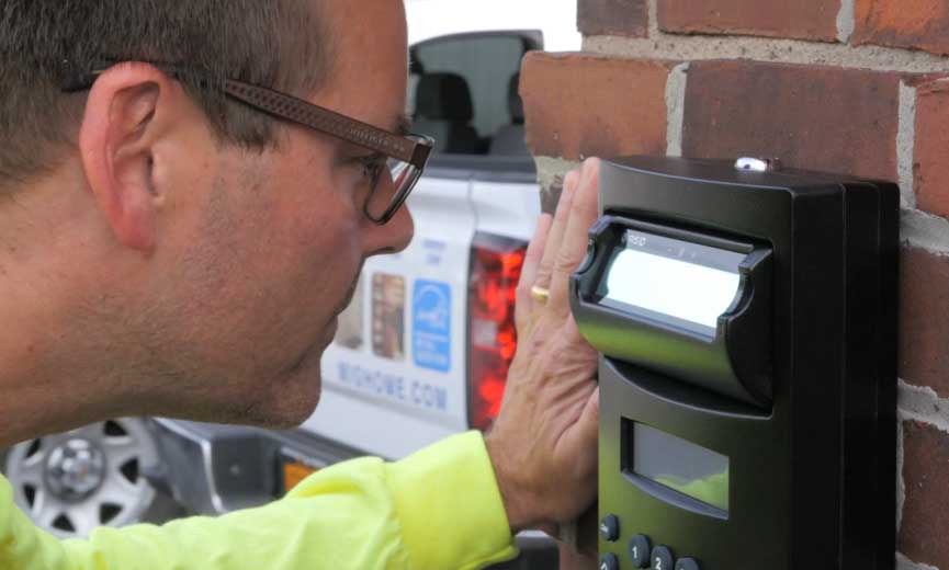 Using Iris Recognition Time Clocks for Attendance Tracking | Paychex